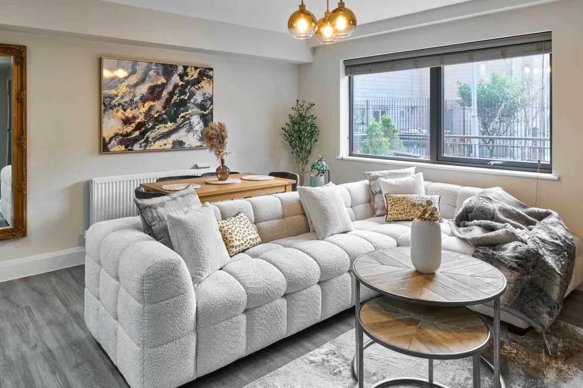 House ∙ 2 Bedrooms ∙ 4 Guests - Birkenhead