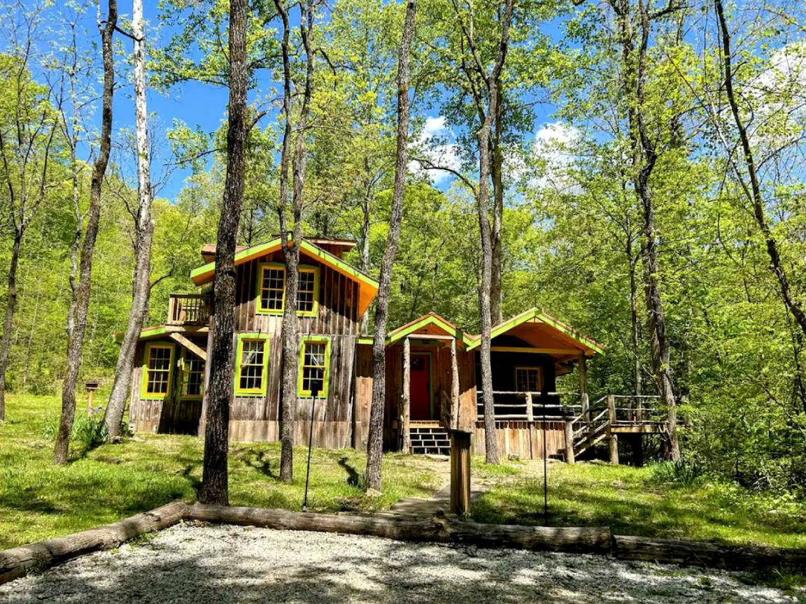 House ∙ 3 Bedrooms ∙ 10 Guests - Clay City, KY