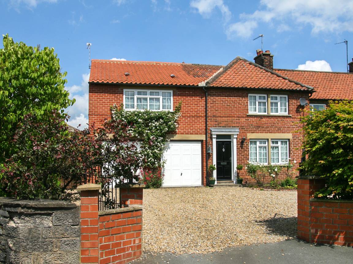 Cottage ∙ 4 Bedrooms ∙ 8 Guests - Helmsley