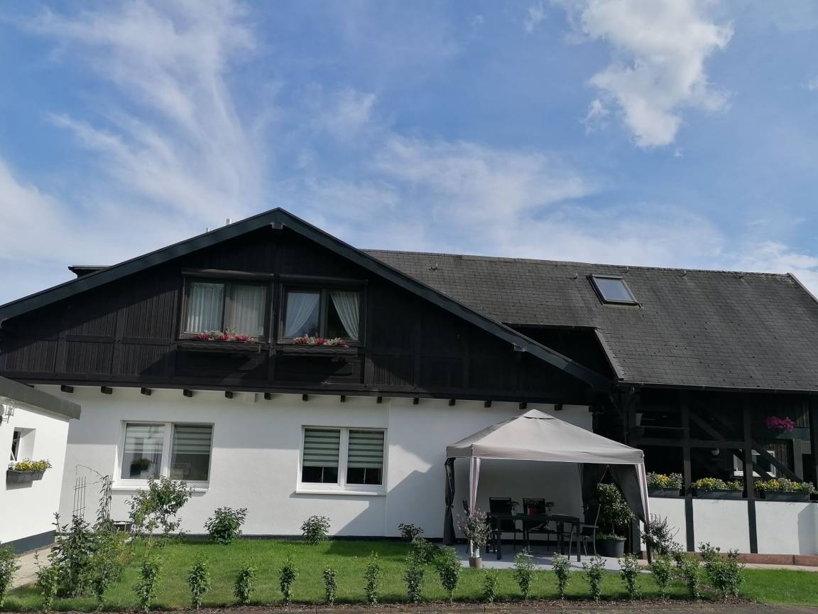 110 M² Ferienwohnung ∙ 1 Schlafzimmer ∙ 4 Gäste - Olsberg
