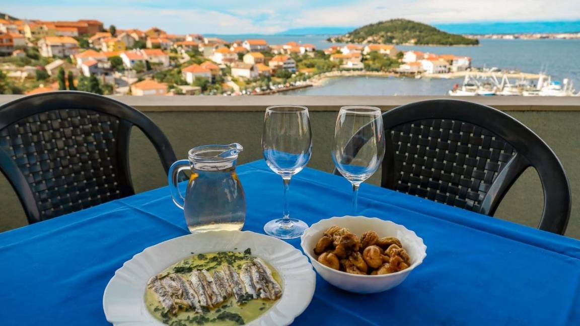 48 M² Apartment ∙ 2 Bedrooms ∙ 5 Guests - Zadar