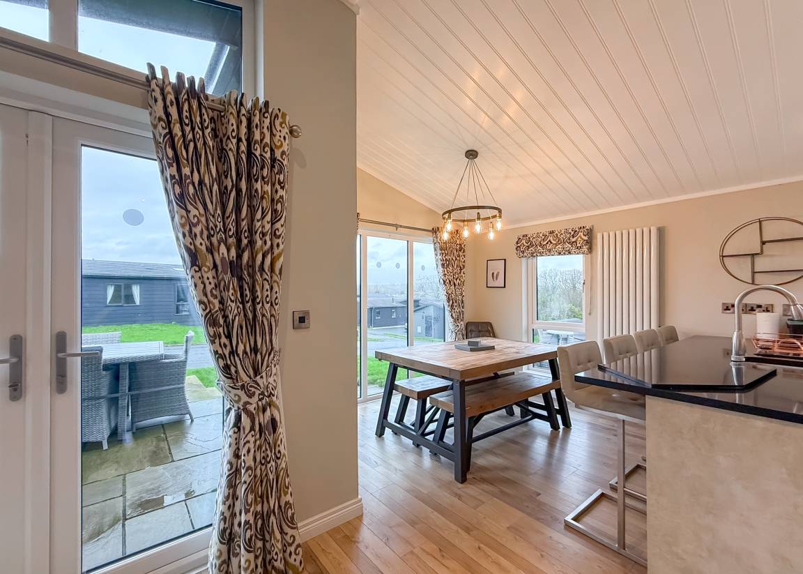 Chalet ∙ 4 Bedrooms ∙ 8 Guests - Tenby