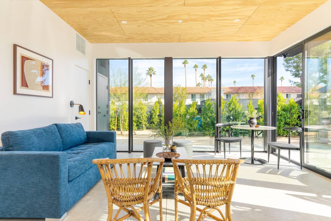 83 M² Hotel ∙ 2 Bedrooms ∙ 6 Guests - Palm Springs, CA
