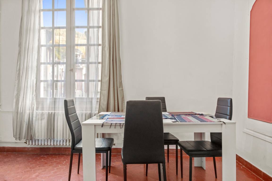 28 M² Appartement ∙ 1 Chambre ∙ 3 Personnes - Castellane