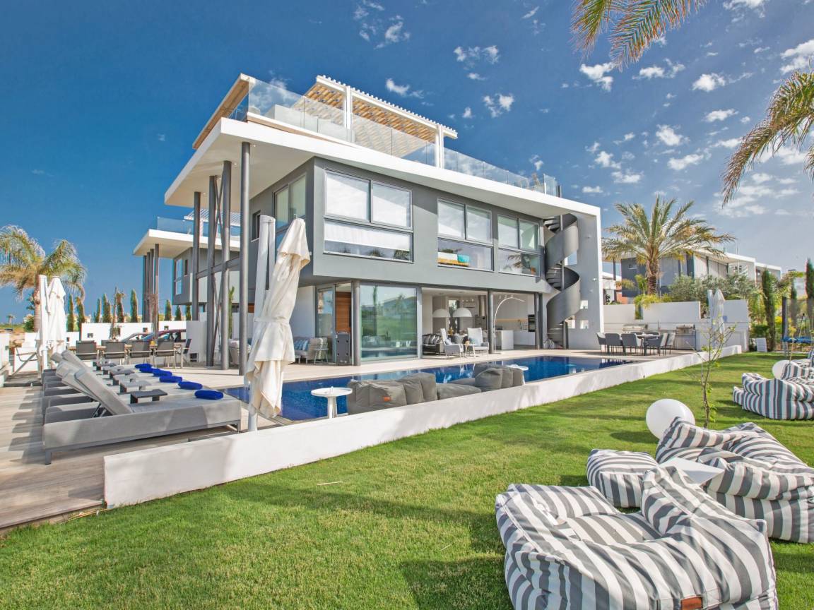 135 M² Ferienhaus ∙ 4 Schlafzimmer ∙ 10 Gäste - Famagusta