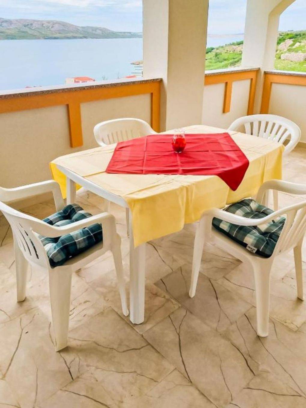 60 M² Apartment ∙ 2 Bedrooms ∙ 4 Guests - Karlobag