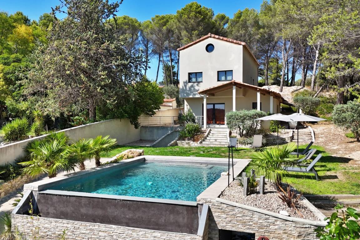 192 M² Maison De Vacances ∙ 5 Chambres ∙ 10 Personnes - Velaux