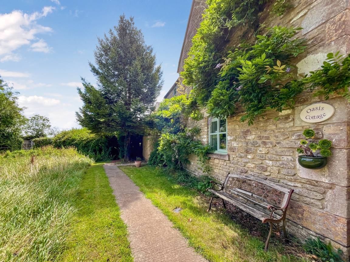 Cottage ∙ 2 Bedrooms ∙ 4 Guests - Melksham