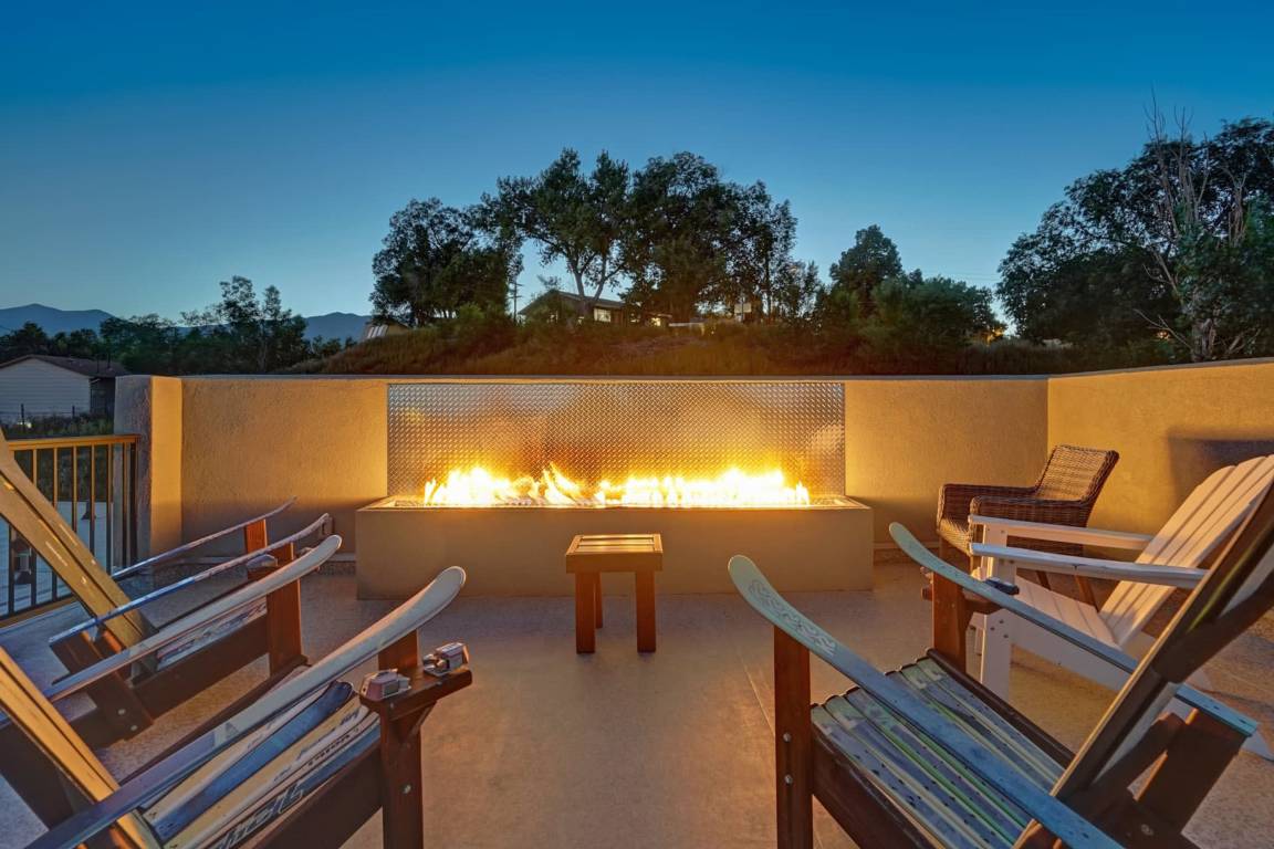 Apartamento ∙ 8 Quartos ∙ 16 Hóspedes - Colorado Springs, CO