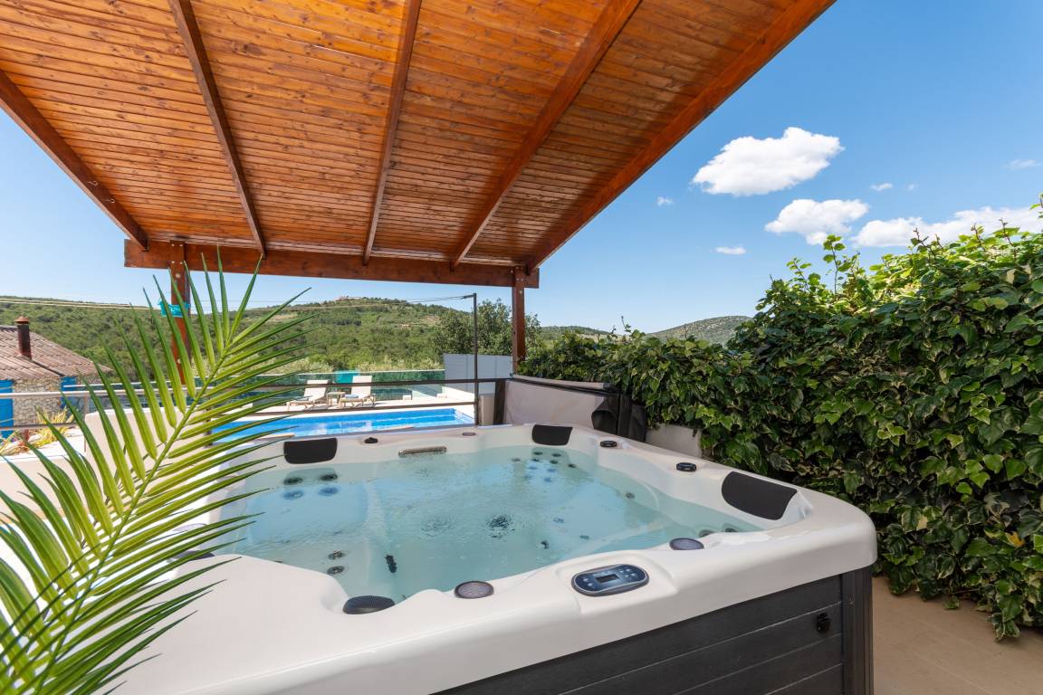 76 M² Ferienwohnung ∙ 2 Schlafzimmer ∙ 6 Gäste - Šibenik