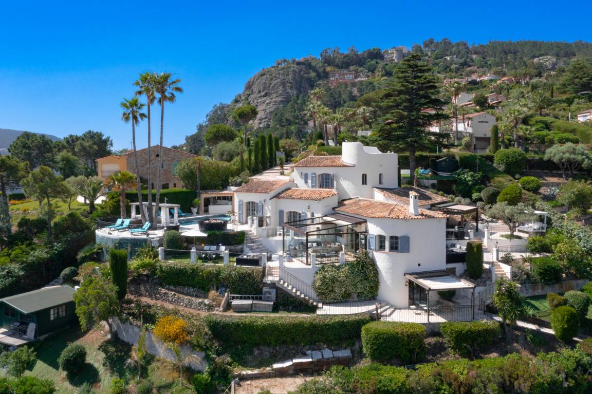 450 M² Villa ∙ 6 Bedrooms ∙ 12 Guests - Saint-Raphaël