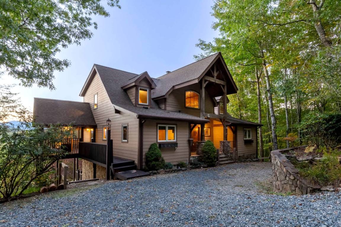 House ∙ 5 Bedrooms ∙ 12 Guests - Bryson City, NC