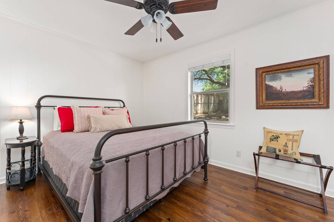 House ∙ 2 Bedrooms ∙ 6 Guests - Augusta Vin, Fredericksburg