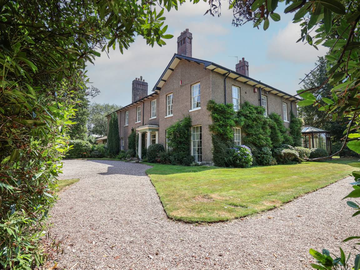 Cottage ∙ 5 Bedrooms ∙ 10 Guests - Stoke-on-Trent