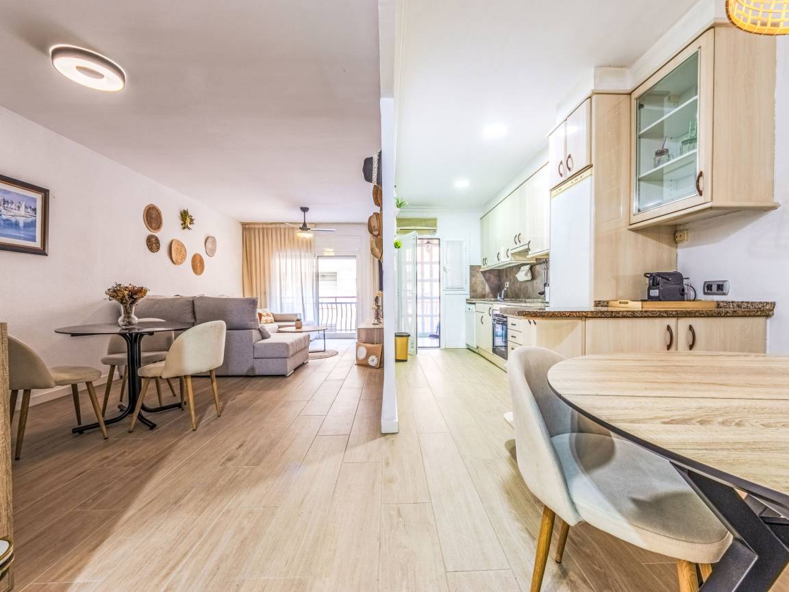 100 M² Apartamento ∙ 3 Habitaciones ∙ 6 Huéspedes - Cambrils