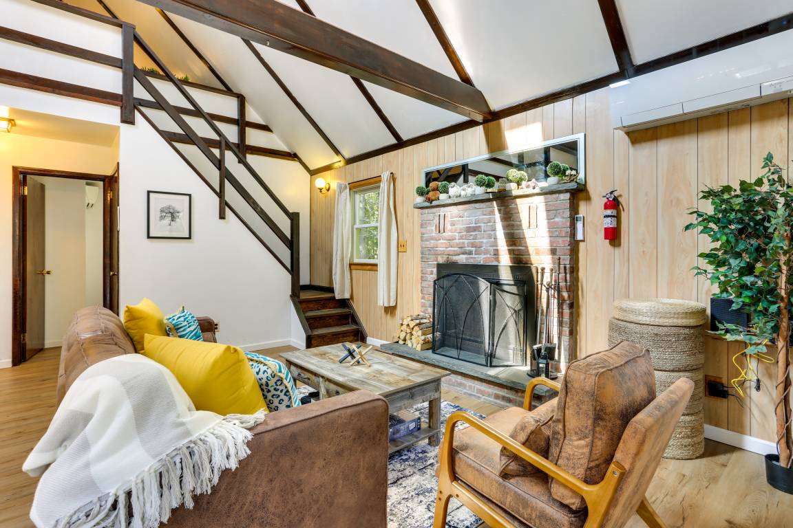 167 M² House ∙ 2 Bedrooms ∙ 6 Guests - Highland Lake, NY