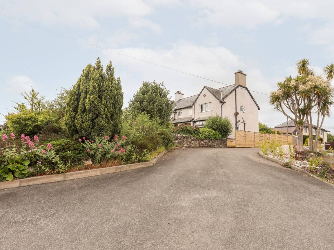 Cottage ∙ 4 Bedrooms ∙ 6 Guests - Abersoch