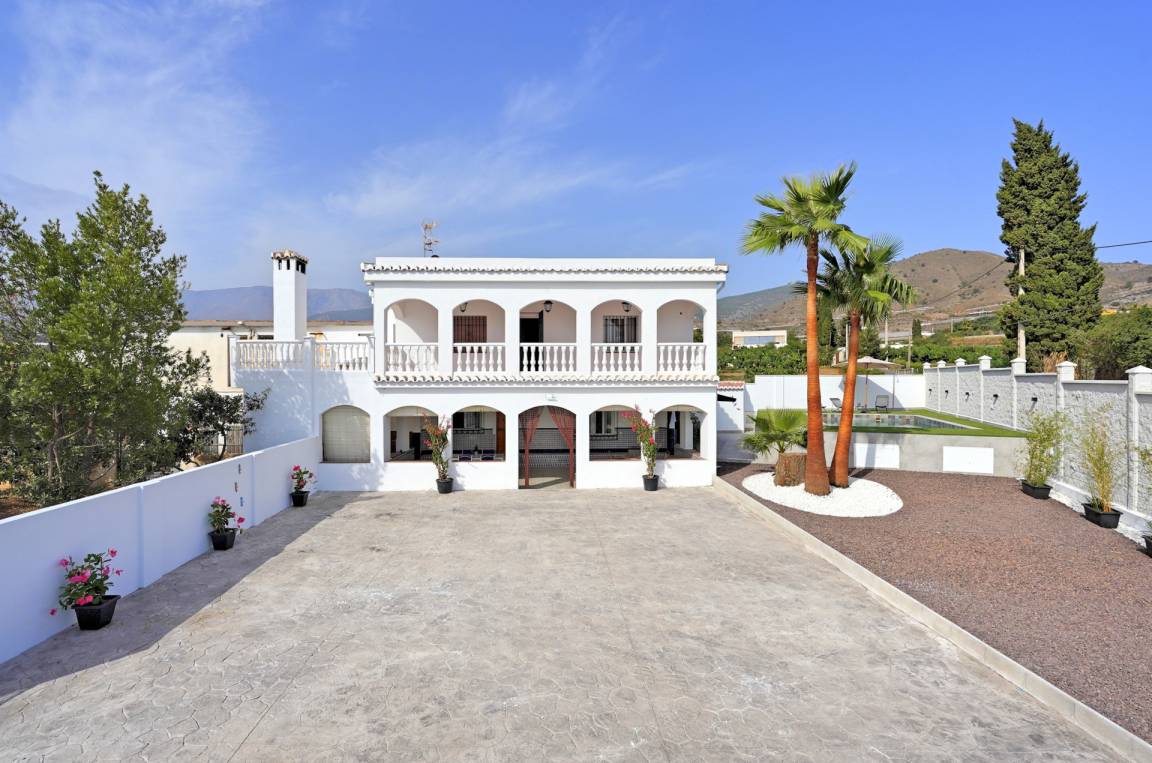 Villa ∙ 5 Bedrooms ∙ 10 Guests - Costa Tropical
