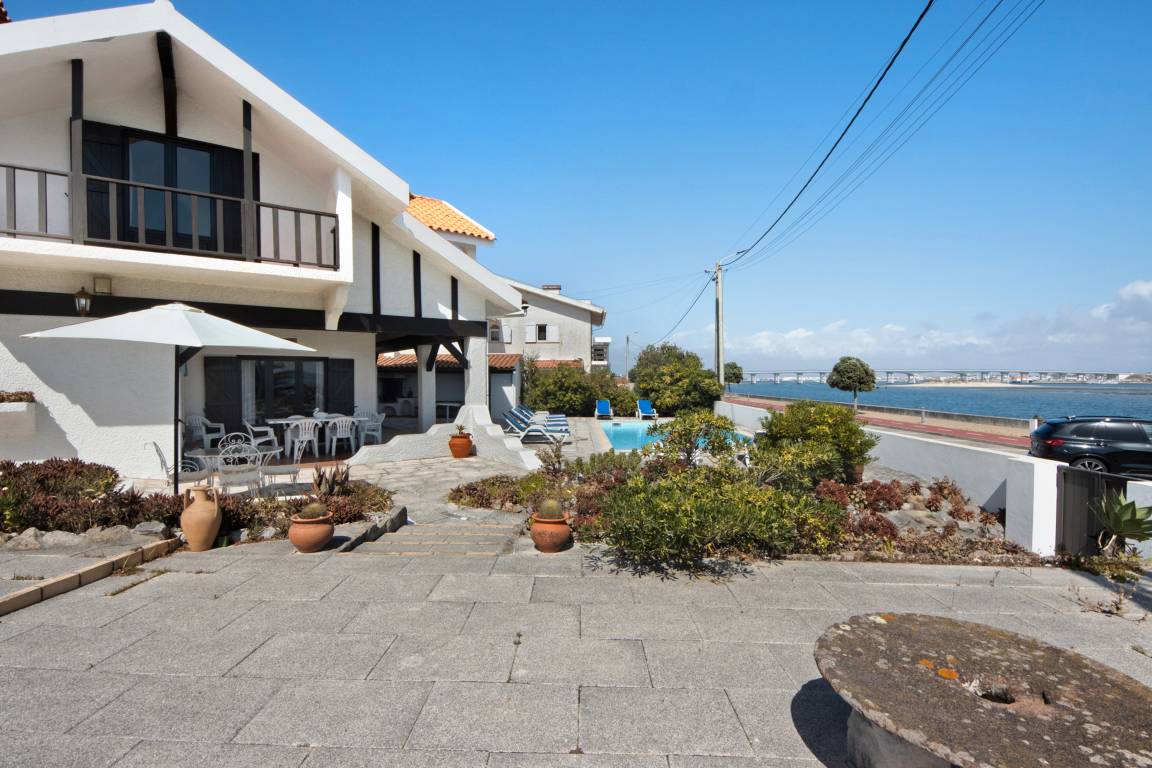 380 M² Villa ∙ 5 Chambres ∙ 9 Personnes - Aveiro
