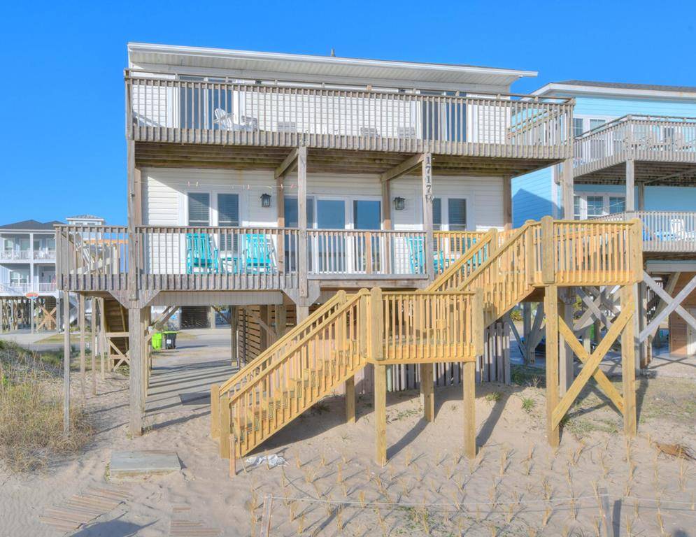 House ∙ 4 Bedrooms ∙ 12 Guests - Oak Island, NC