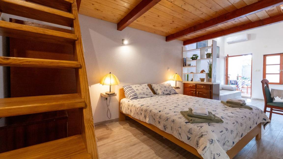 30 M² Hôtel ∙ 2 Chambres ∙ 3 Personnes - Hvar