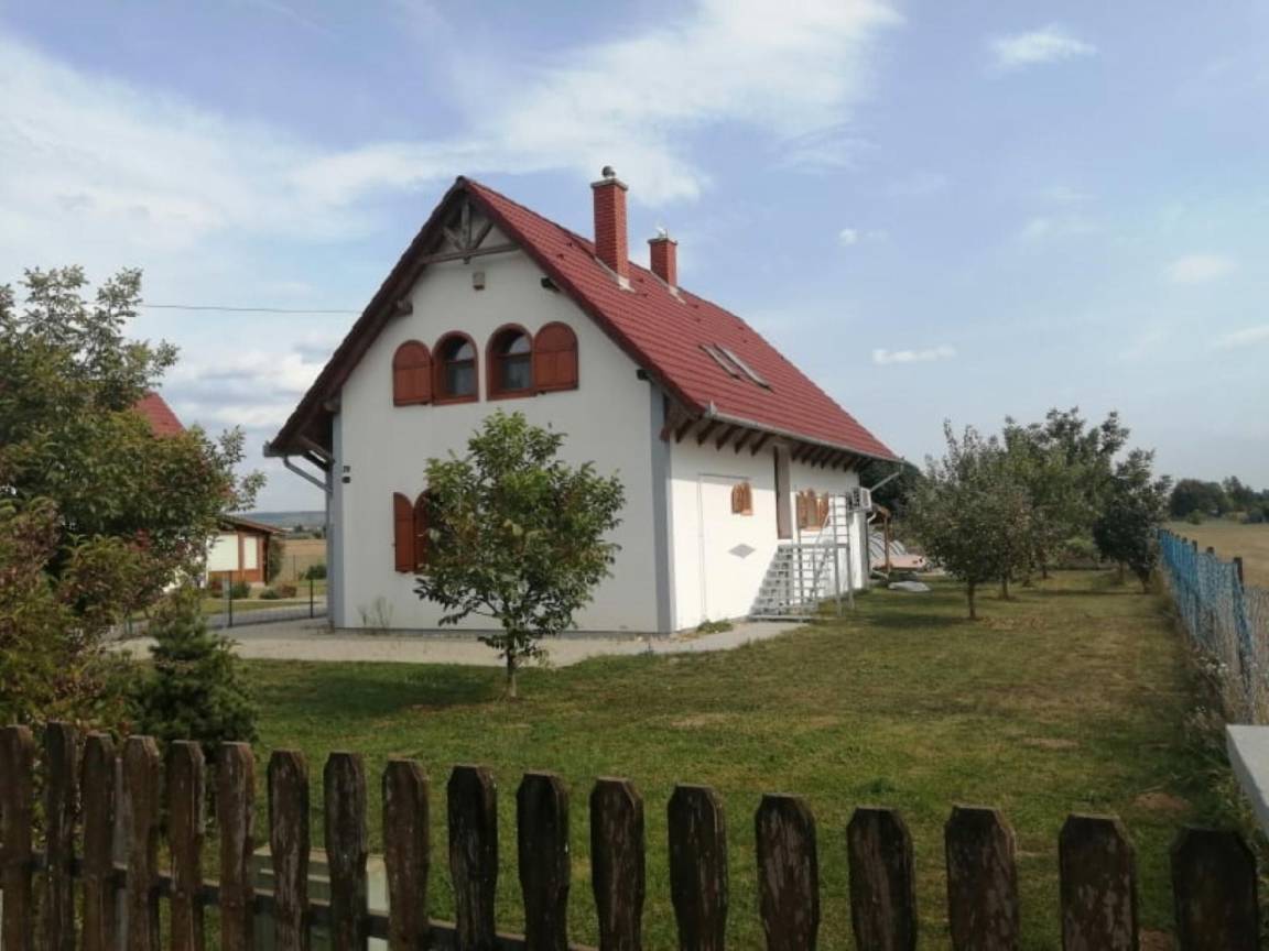 60 M² Ferienwohnung ∙ 2 Schlafzimmer ∙ 5 Gäste - Plattensee