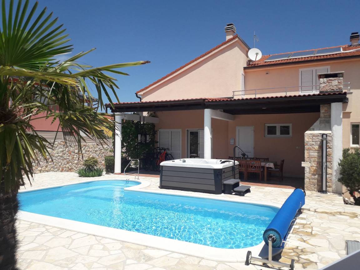 180 M² Villa ∙ 4 Bedrooms ∙ 8 Guests - Murter