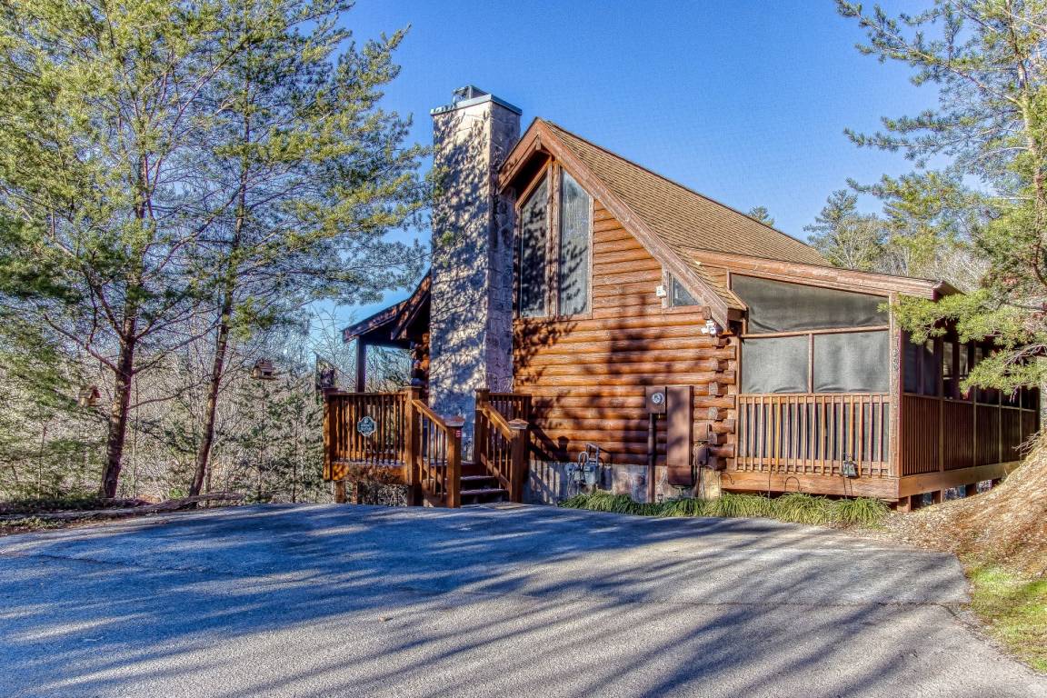 Cabin ∙ 2 Bedrooms ∙ 8 Guests - Pigeon Forge, TN