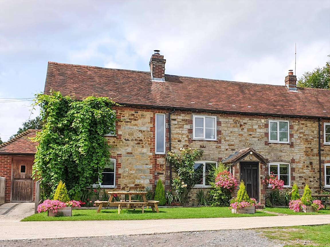 Cottage ∙ 4 Bedrooms ∙ 8 Guests - Uckfield