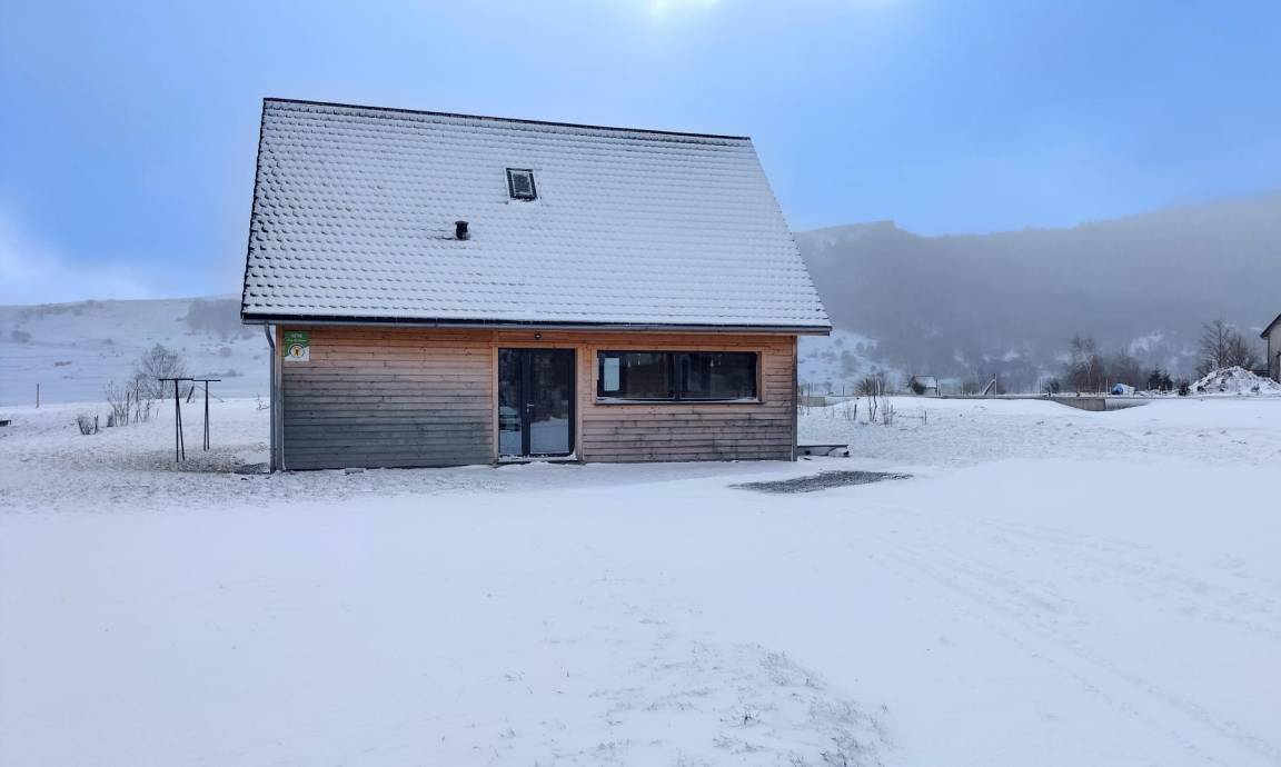 99 M² Gîte ∙ 3 Chambres ∙ 6 Personnes - Besse-et-Saint-Anastaise