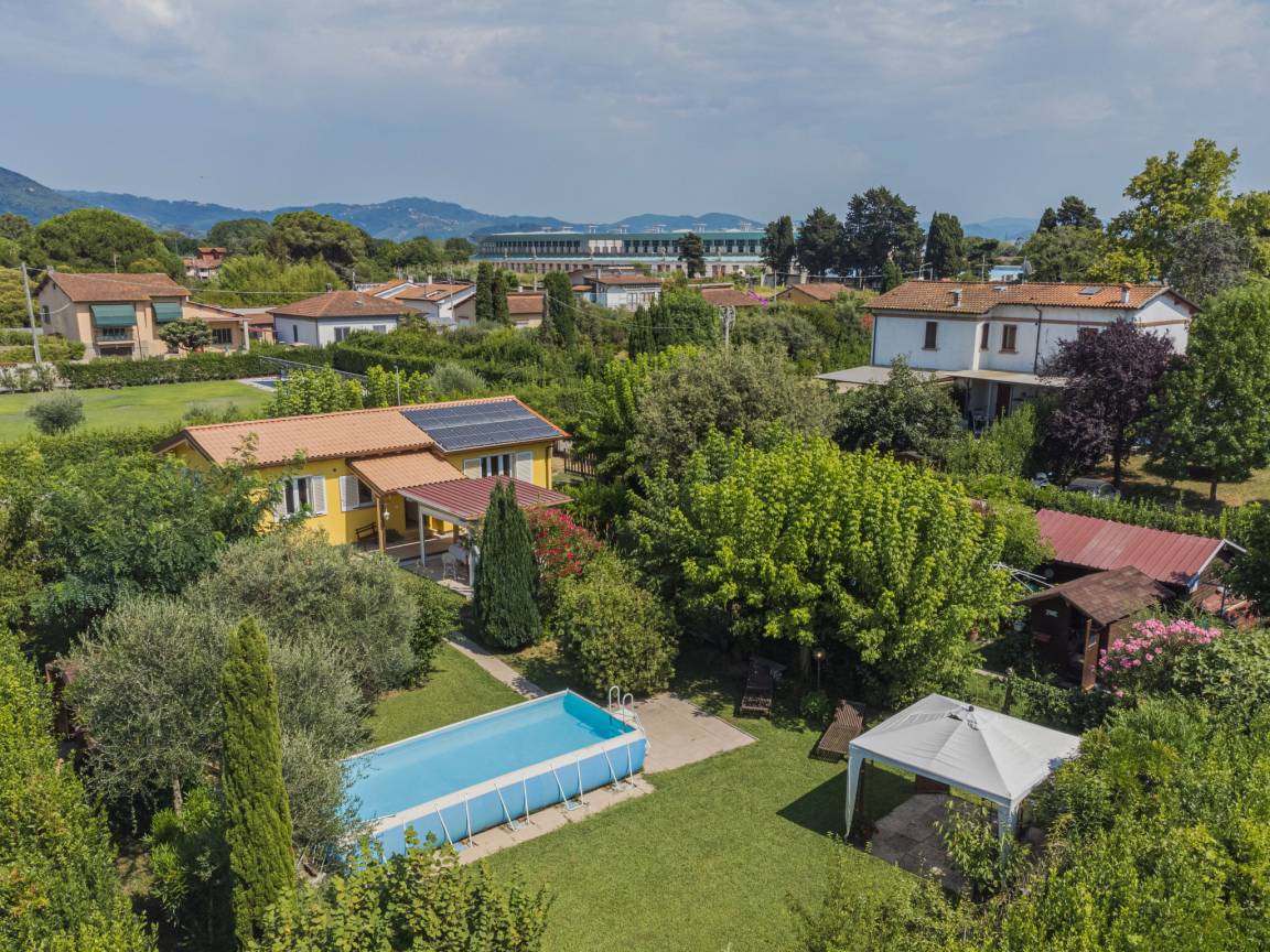 65 M² House ∙ 2 Bedrooms ∙ 3 Guests - Viareggio