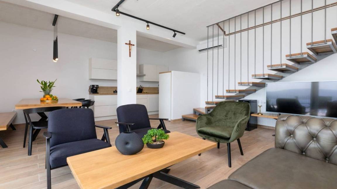 200 M² Appartement ∙ 4 Chambres ∙ 8 Personnes - Hvar
