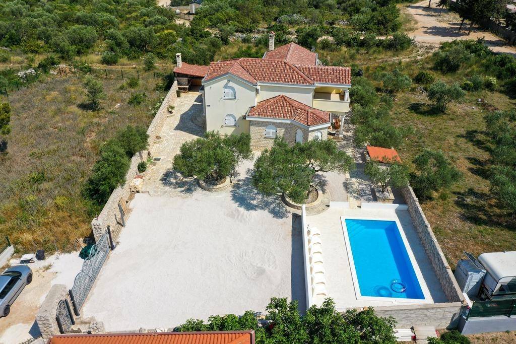 230 M² House ∙ 4 Bedrooms ∙ 9 Guests - Murter-Kornati