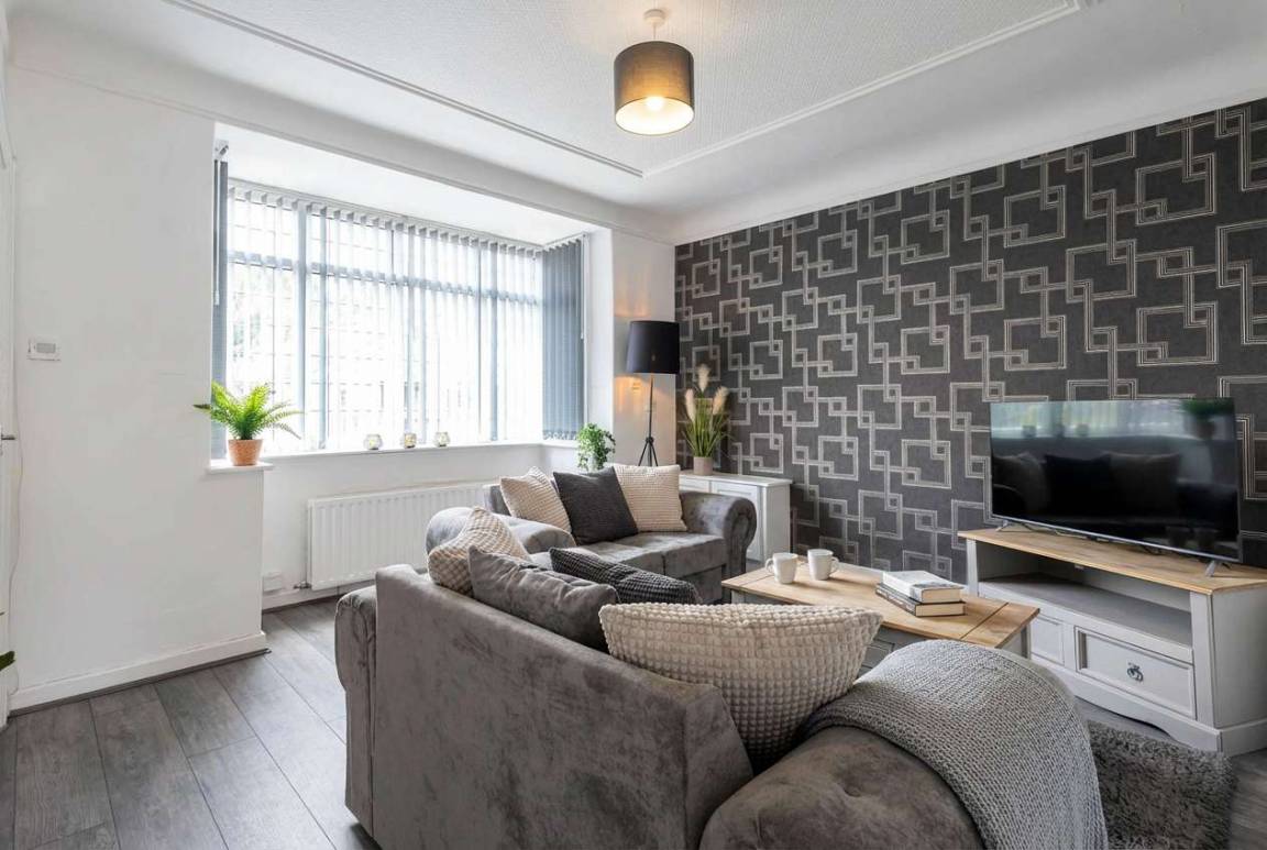 93 M² House ∙ 3 Bedrooms ∙ 5 Guests - Warrington