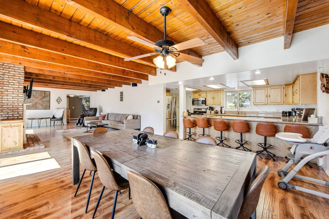 317 M² Chalet ∙ 5 Bedrooms ∙ 10 Guests - California