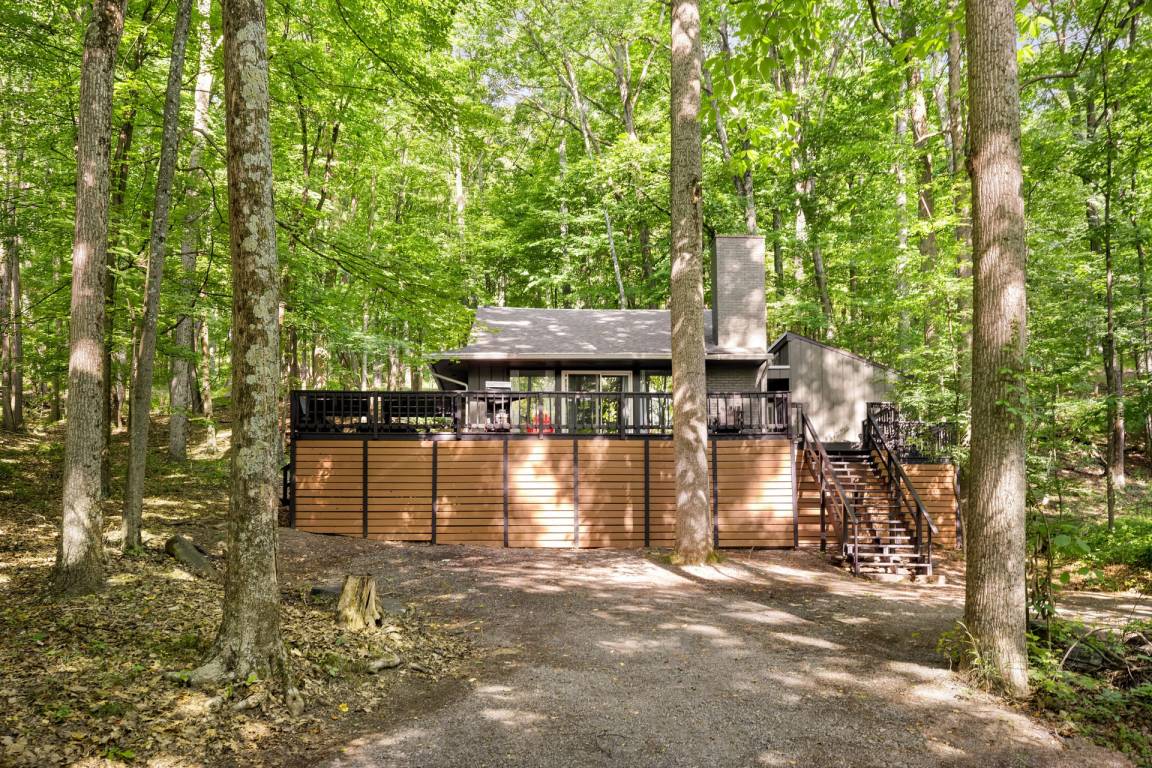 137 M² Chalet ∙ 4 Bedrooms ∙ 10 Guests - Berkeley Springs, WV