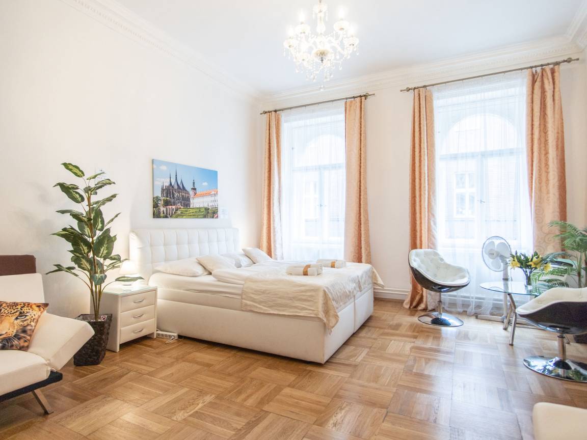 170 M² Apartment ∙ 5 Bedrooms ∙ 18 Guests - Prága