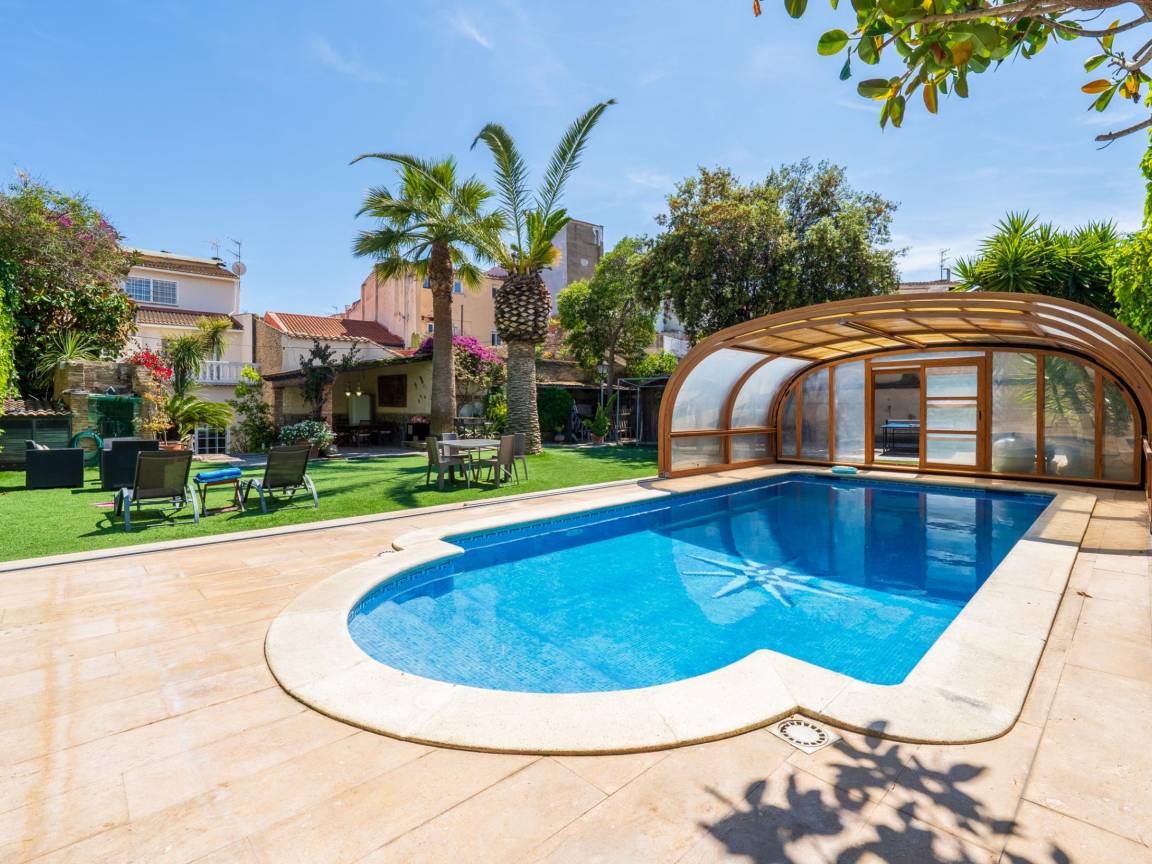 280 M² Villa ∙ 4 Slaapkamers ∙ 10 Gasten - Vilanova i la Geltrú