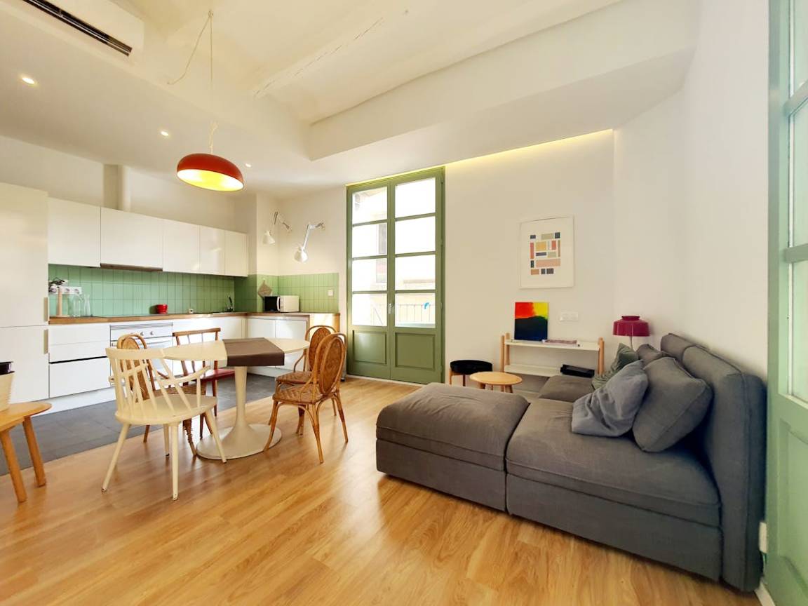65 M² Apartamento ∙ 2 Habitaciones ∙ 4 Huéspedes - Barcelona