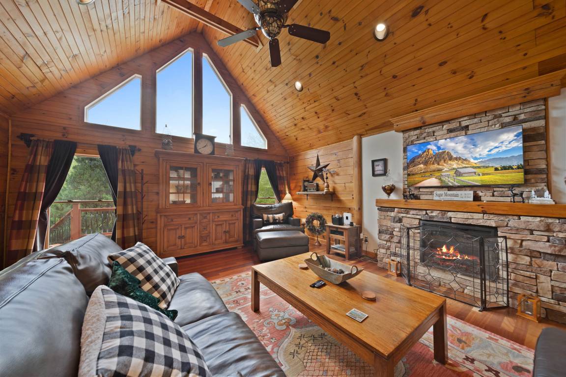 Cabin ∙ 3 Bedrooms ∙ 8 Guests - Linville, NC