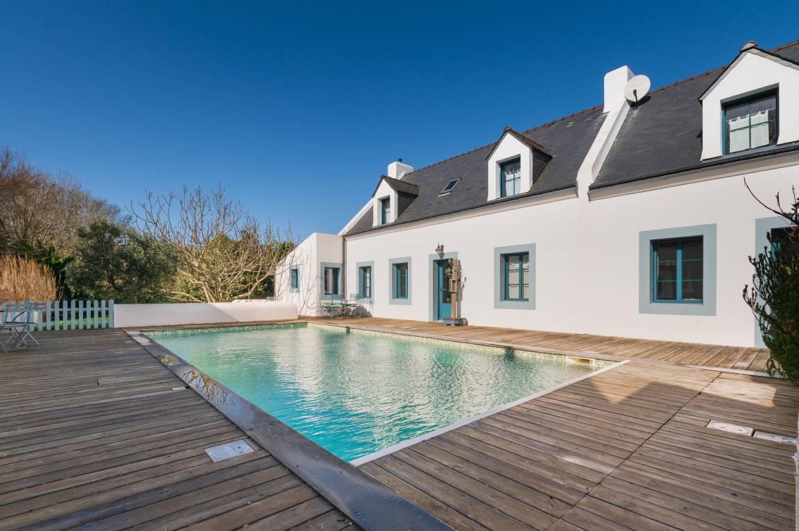 375 M² Villa ∙ 8 Bedrooms ∙ 16 Guests - Bangor, France