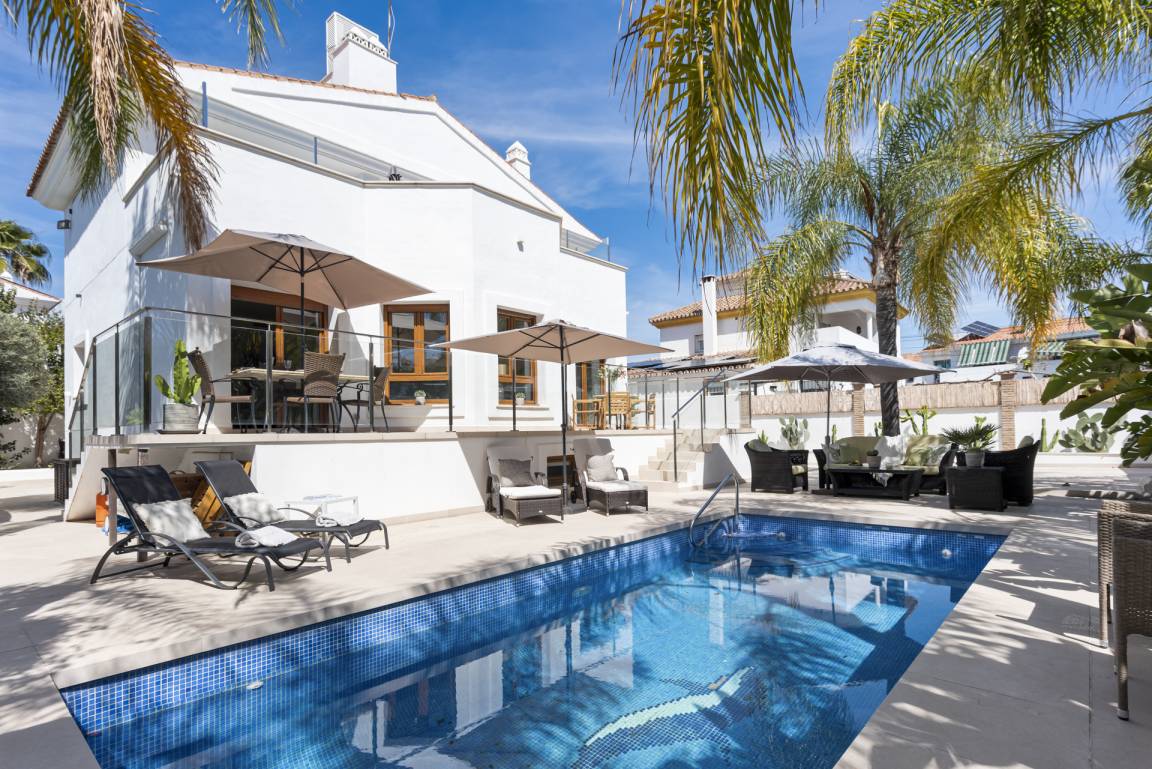 200 M² Villa ∙ 4 Habitaciones ∙ 8 Huéspedes - Marbella