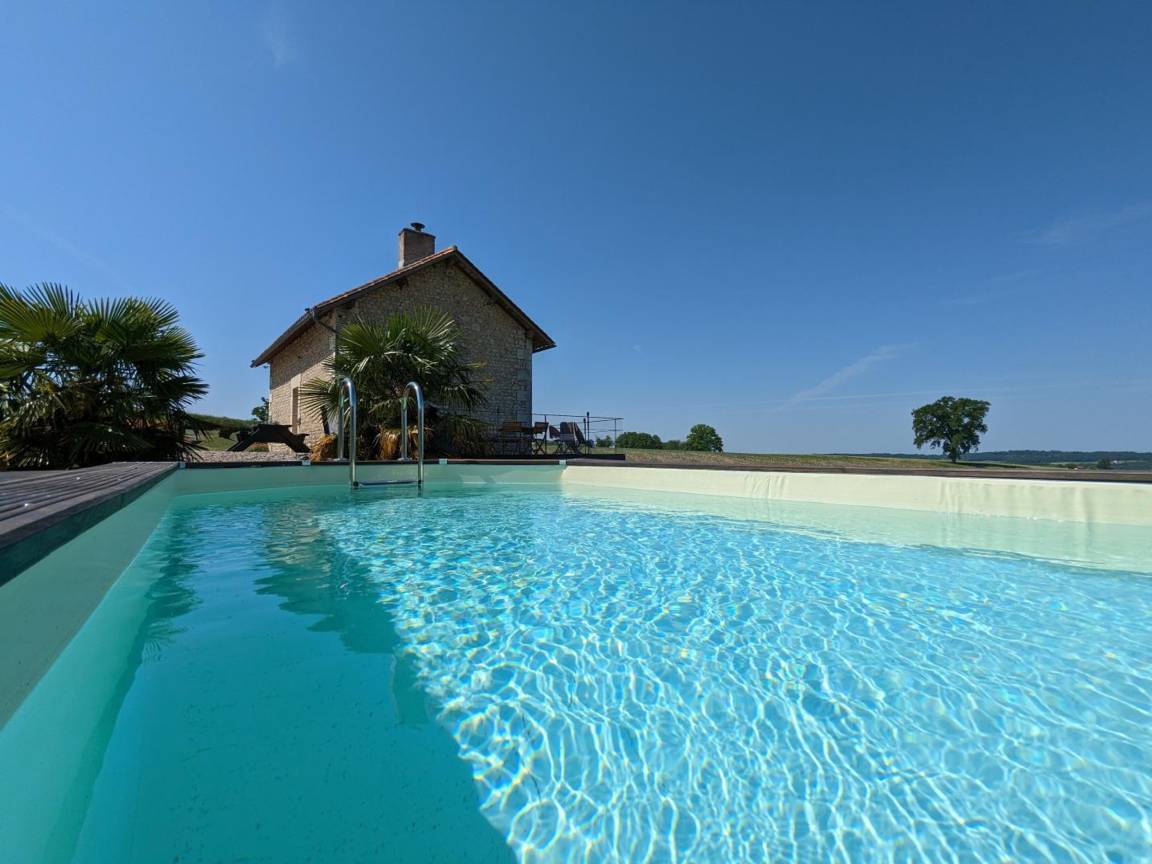 102 M² Cottage ∙ 2 Bedrooms ∙ 6 Guests - Charente