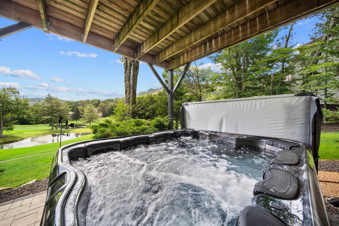 House ∙ 3 Bedrooms ∙ 12 Guests - Beech Mountain, NC