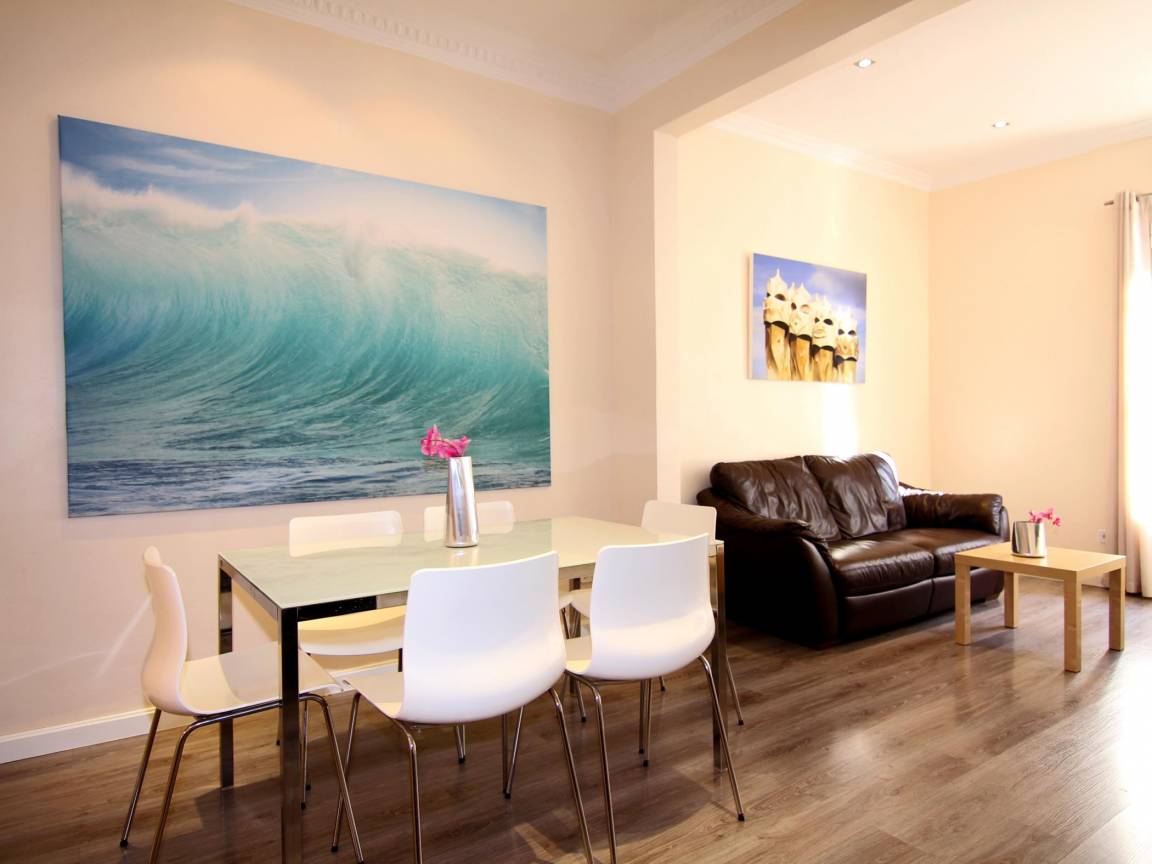 85 M² Apartment ∙ 3 Bedrooms ∙ 6 Guests - Barcelona