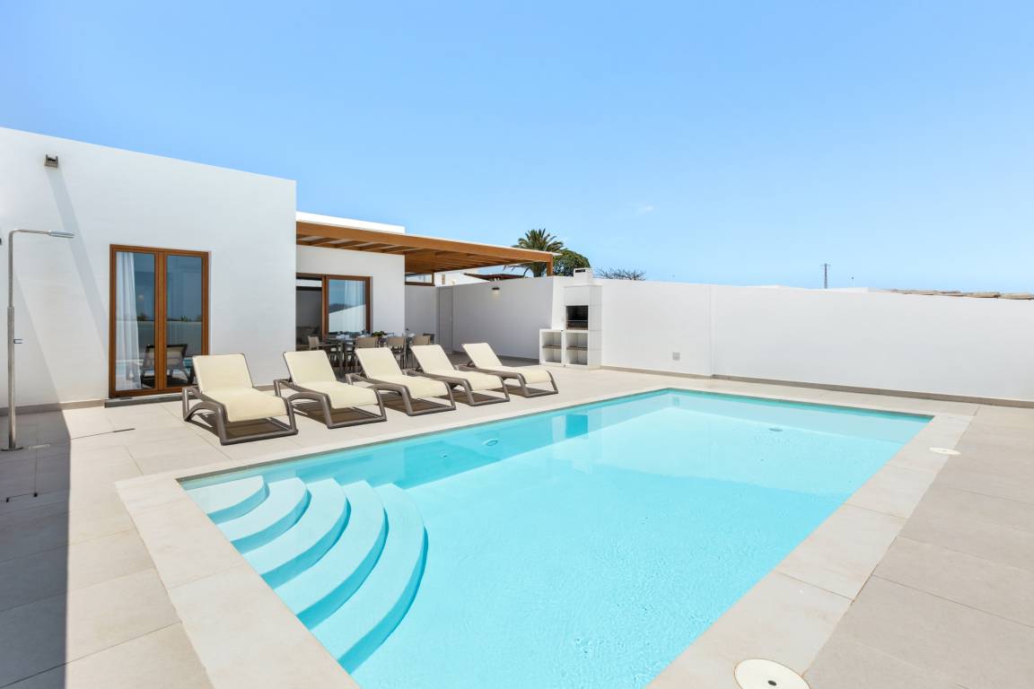 130 M² Villa ∙ 4 Habitaciones ∙ 8 Huéspedes - Playa Blanca