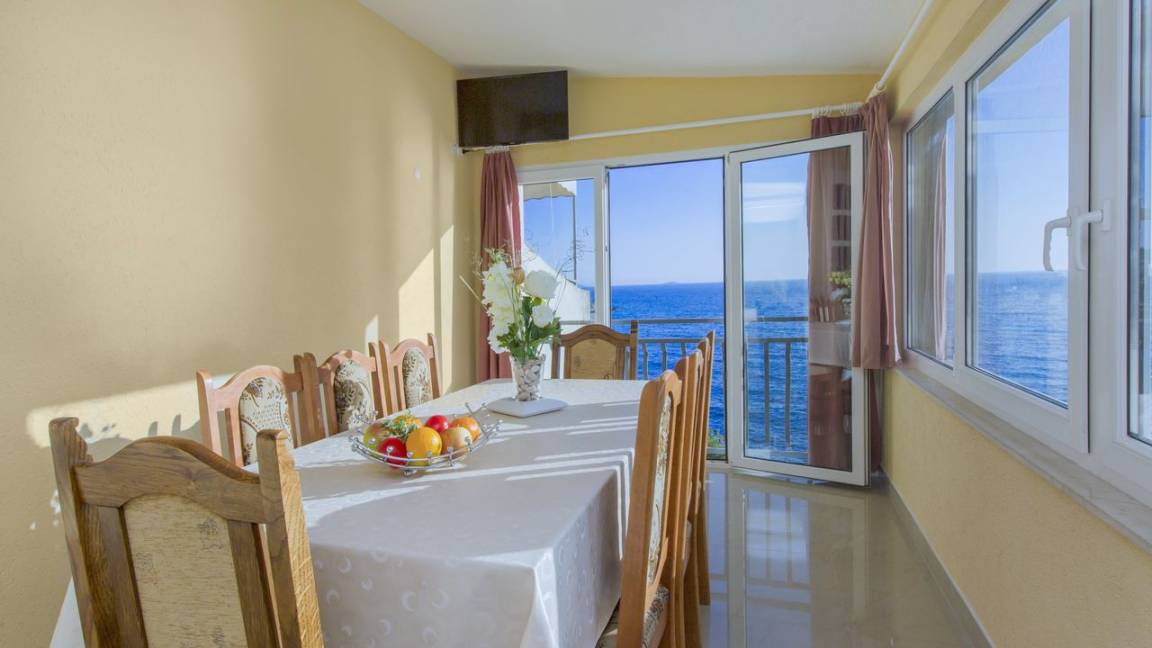 74 M² Ferienwohnung ∙ 4 Schlafzimmer ∙ 10 Gäste - Primošten