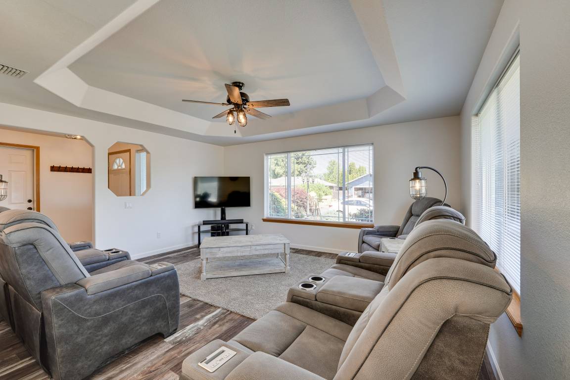 123 M² House ∙ 3 Bedrooms ∙ 8 Guests - Eagle Point, OR