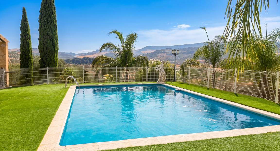 140 M² Villa ∙ 4 Chambres ∙ 8 Personnes - Olvera