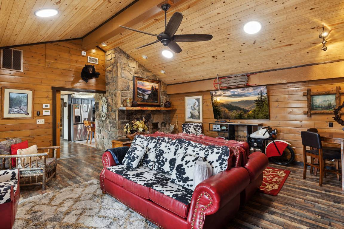 465 M² House ∙ 3 Bedrooms ∙ 14 Guests - Gatlinburg, TN